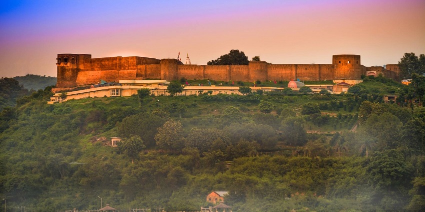 Top 15 Historical Forts In Jammu: Explore The Ancient Ruins - TripXL