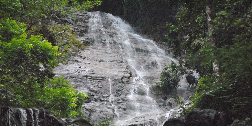 Kanchenjunga Waterfalls: A Stunning Waterfall To Dive Into - TripXL