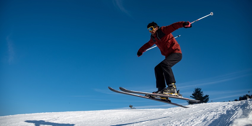 A Guide To Gulmarg Snowboarding: Conquer The Snowy Slopes - TripXL