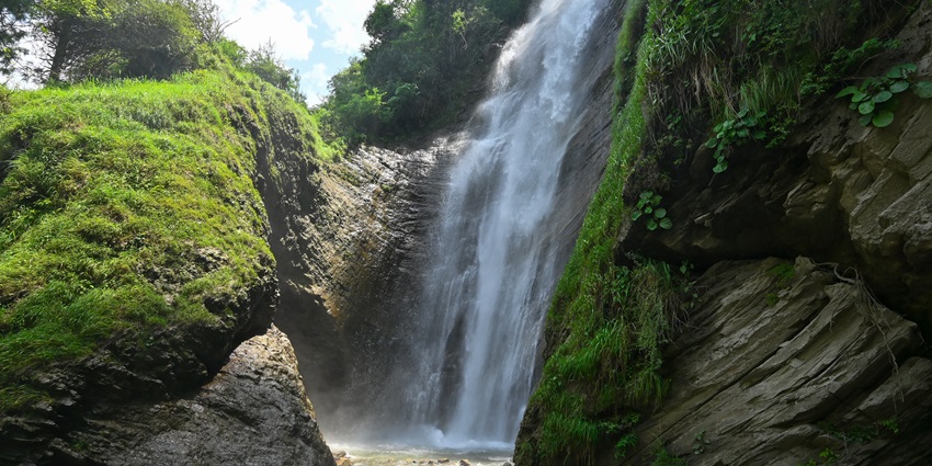 5 Waterfalls In Jammu And Kashmir For A Scenic Sight - TripXL