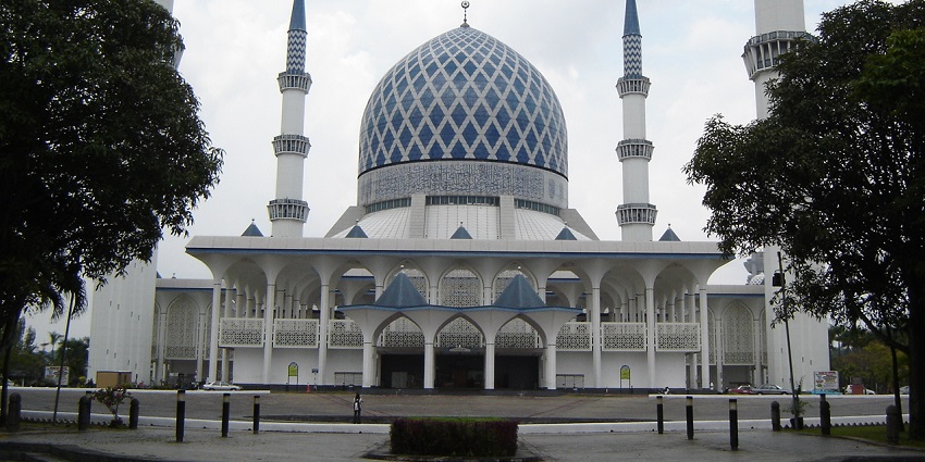 15 Mosques In Malaysia: A Journey Through Tradition - TripXL