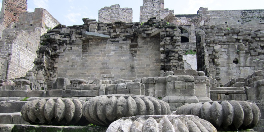 Kangra Fort: Explore History, Architecture, and Scenic Views - TripXL