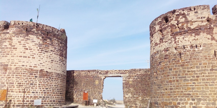 Lakhpat Fort Travel Guide: History, Attractions, And Tips - TripXL