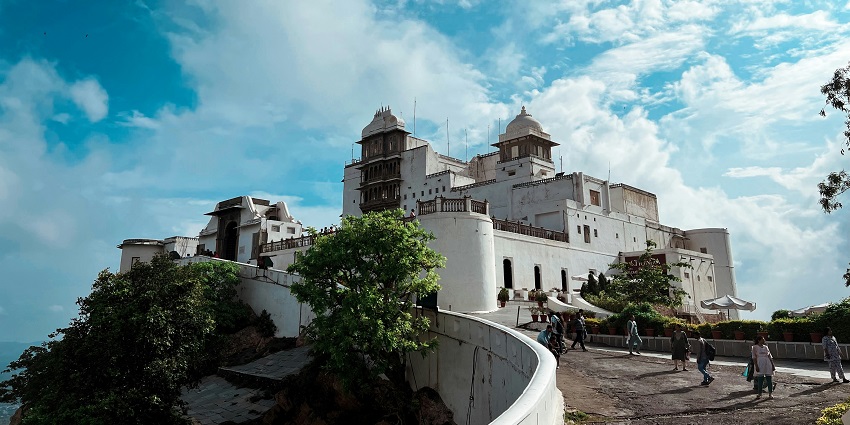 Sajjangarh Fort: Explore The Great Monsoon Palace Of Udaipur - TripXL