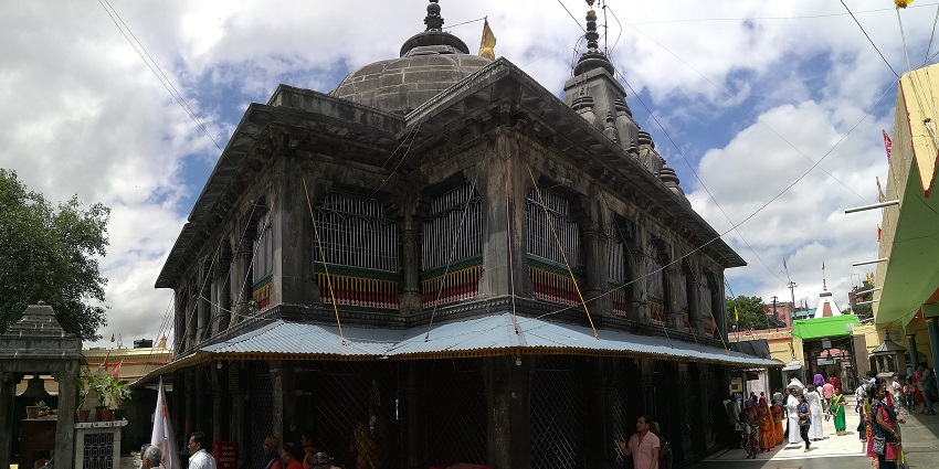 Vishnupad Temple: Everything You Need to Know For Visiting - TripXL