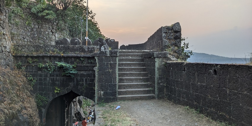 Ajinkyatara Fort: An Enchanting Look At A Sunkissed Fortress - TripXL