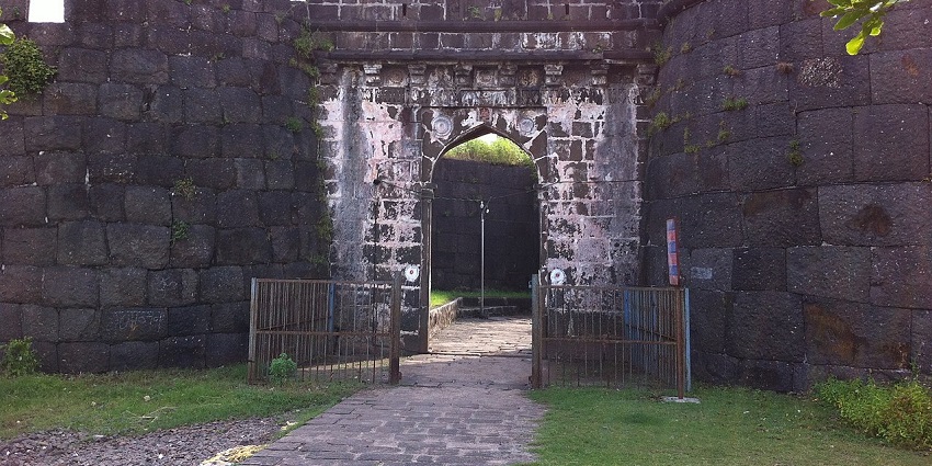 Kolaba Fort: A Majestic Fort Surrounded By Azure Waters - TripXL