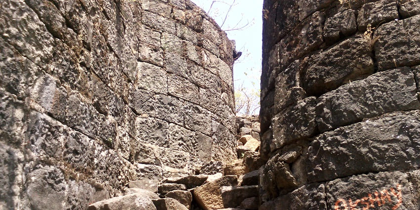 Mangad Fort: A Guide To This Offbeat Gem In Maharashtra - TripXL