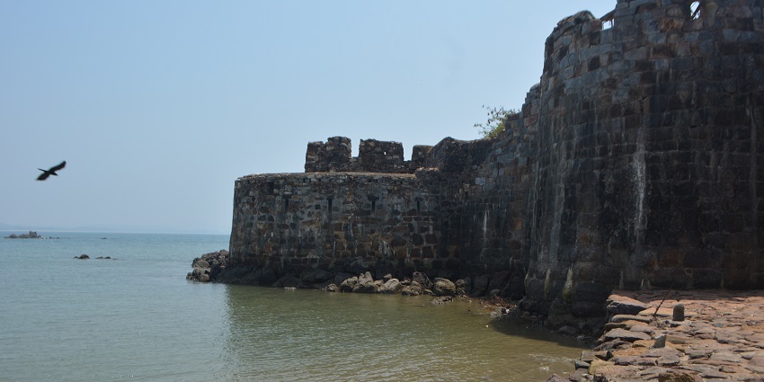 Sea Forts In Maharashtra: Discover Coastal Heritage Sites - TripXL
