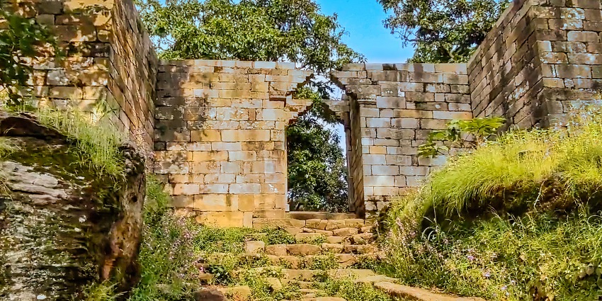Chaiturgarh Fort: A Must-See Historical Marvel Amidst Nature - TripXL