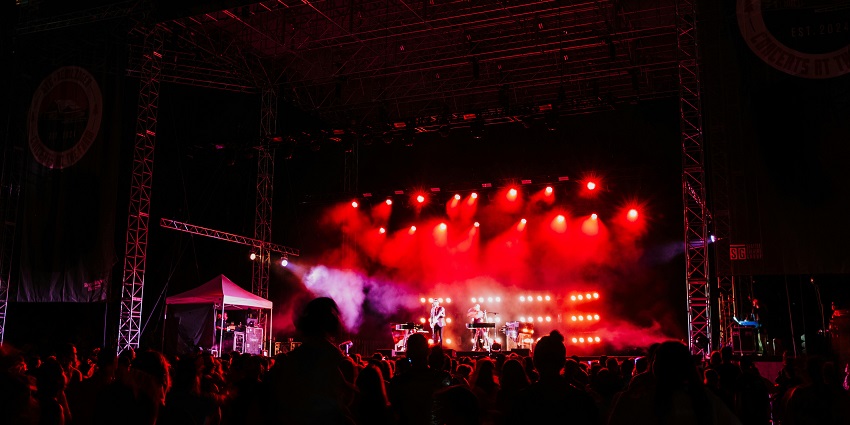 Nightlife In Canada: Explore Clubs, Bars, And The Hotspots - TripXL