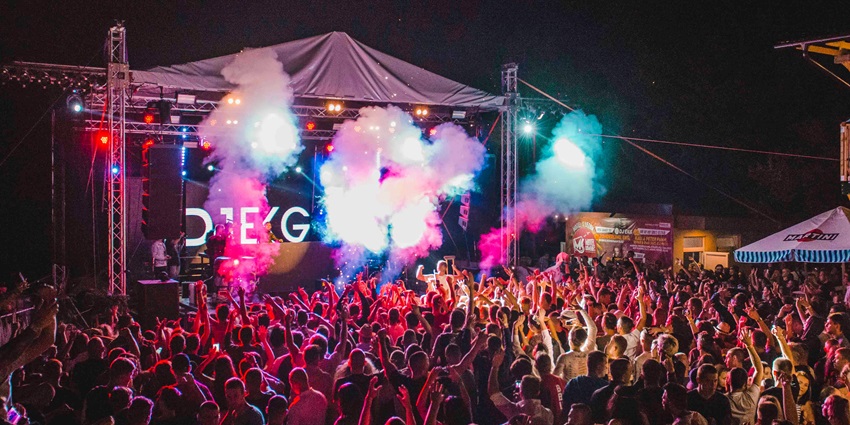 The Best Of Cyprus Nightlife: Bars, Clubs & Beach Parties - TripXL