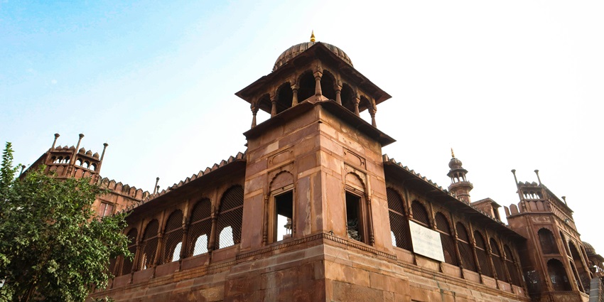 Explore The Most Iconic Shia Mosques In India - TripXL